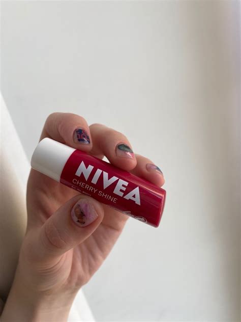 Nivea cherry 🍒 lipstick aesthetic | Блеск для губ, Идеи макияжа, Губы