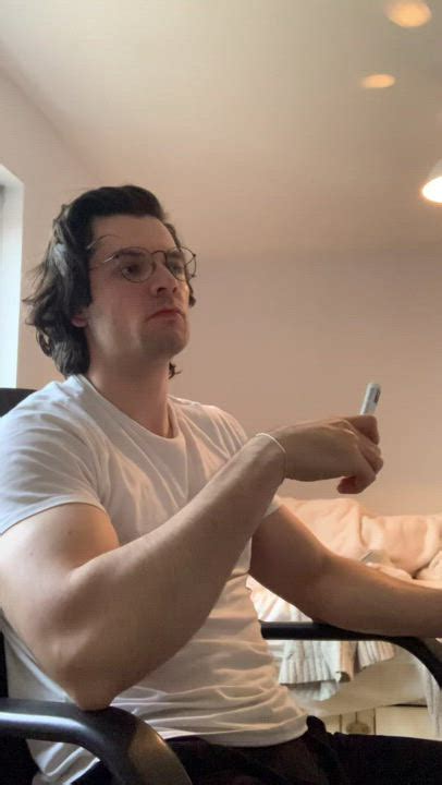 Oops, bro, I seem to have dropped my pen... | Scrolller