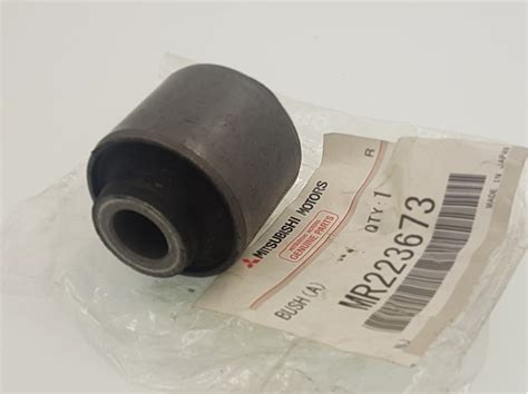 MR223673 Mitsubishi сайлентблок цапфы задней