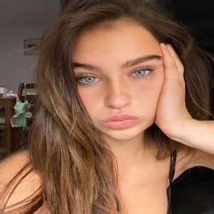 Sophi Knight Birthday, Real Name, Age, Weight, Height, Family, Facts ...