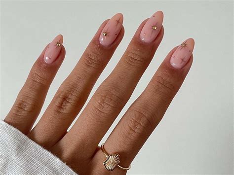 20 Chrome Star Nail Ideas for an Out of This World Mani