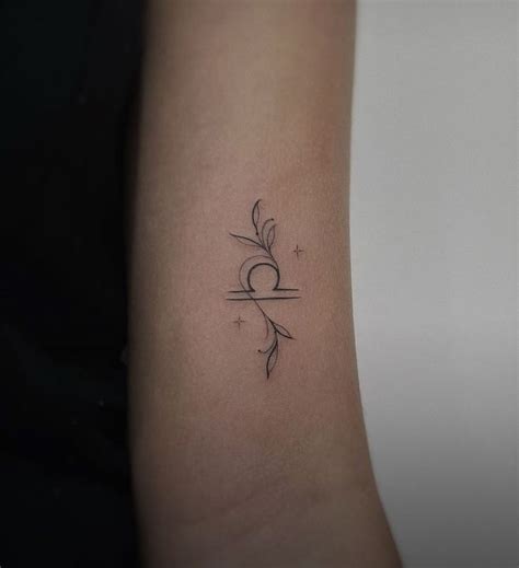 Тату весы | Hand tattoos for women, Tattoos for women, Discreet tattoos