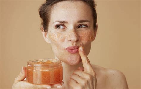10 recettes naturelles de gommages corps à faire à la maison