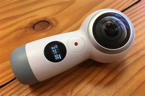 Samsung's New Gear 360 Camera Live-Streams 360-Degree Videos to ...