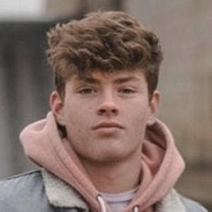 Ace Akers (TikTok Star) - Age, Birthday, Bio, Facts, Family, Net Worth ...