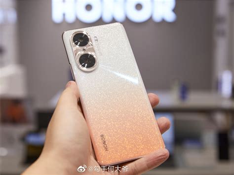 Honor 60 vs. Honor 60 Pro: Offizielle Render- und Hands-On-Bilder ...