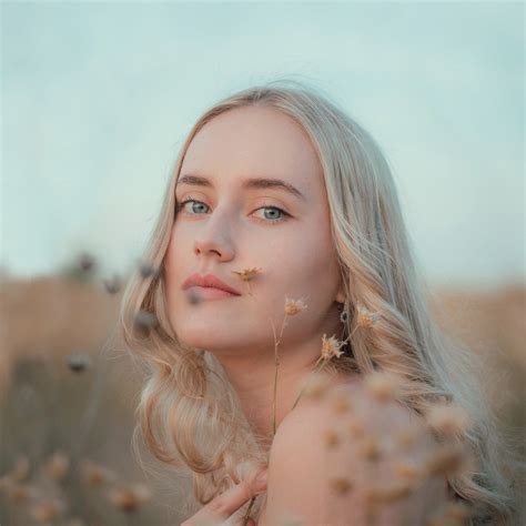 Элли на маковом поле