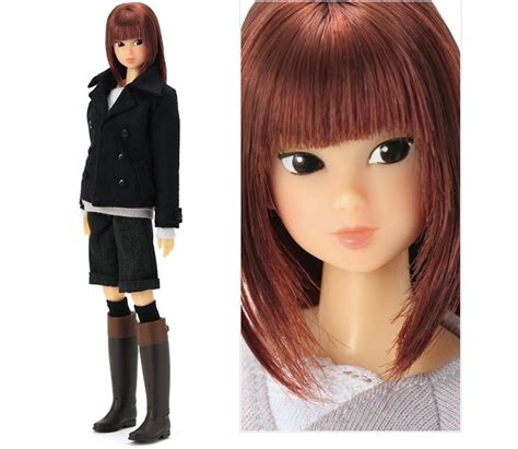 It's called Momoko Doll. Does anyone know where one can buy it? | 人形の服 ...