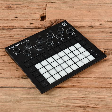 Novation Circuit Tracks Groovebox – Chicago Music Exchange