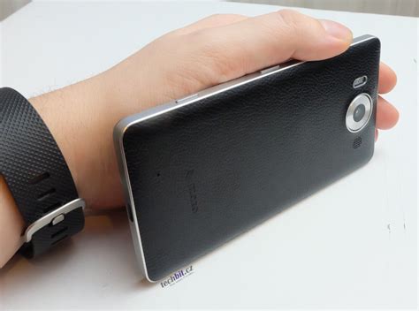 Mozo – prémiový kožený kryt pro mobil Lumia 950 není až tak prémiový ...