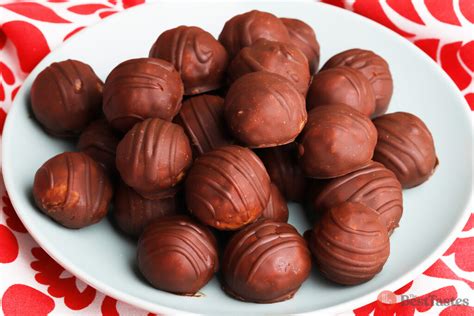 Christmas chocolate balls made from 3 ingredients prepared in 10 ...