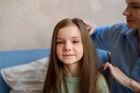 Почему выпадают волосы у детей: основные причины и лечение