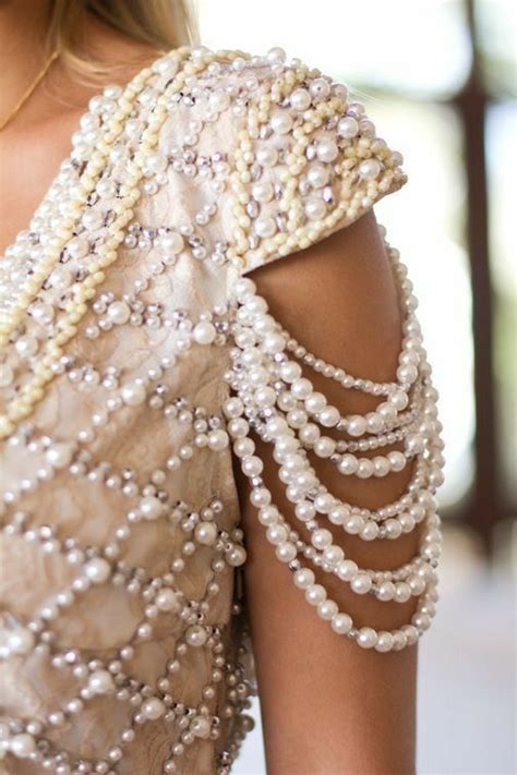Pin by ilde on L'ELEGANZA DELLE PERLE | Pearl and lace, Fashion details ...