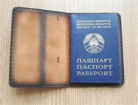 Купить обложку на паспорт сувенирную кожаную. Цена и условия доставки