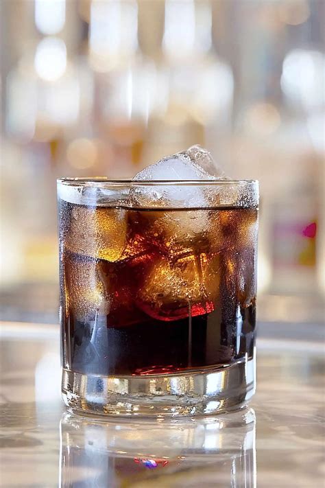 26 Classic Cocktails Every Bartender Should Know – Mix That Drink