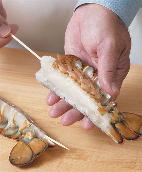 How do you keep lobster tail from sticking to the shell? [2025] | QAQooking.wiki