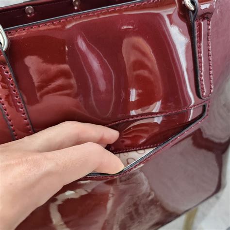 Guess Est 1981 - Hi Gloss Burgundy Red Shoulder Bag - Gem
