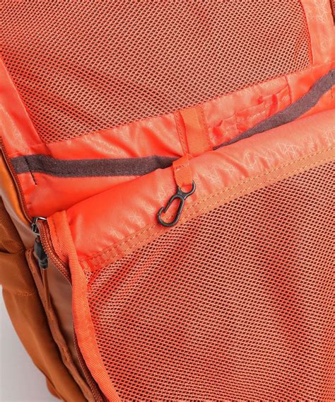 Thule Chasm 26 Backpack 15.6″ tarpaulin orange - 3204295-THULE | wardow.com