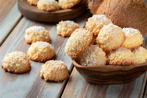 Творожное печенье с кокосовой стружкой – простой и вкусный рецепт, как ...