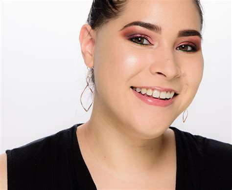 Bobbi Brown Pink Glow Mini Highlighting Powder (Holiday 2018) Review ...