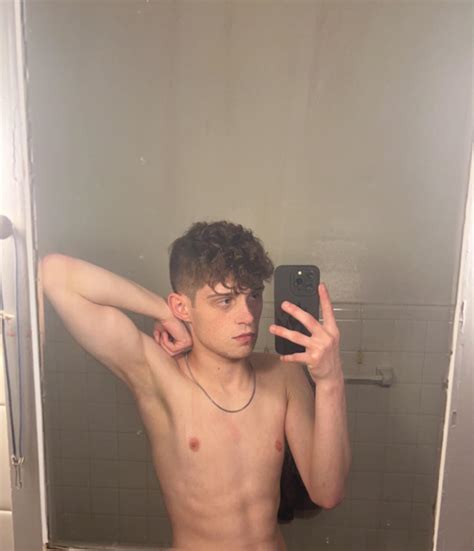 lick or sniff? : r/TwinkPits