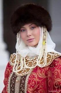 Я -простая Русская Женщина...Красотою рассейской увенчана,И росою под ...