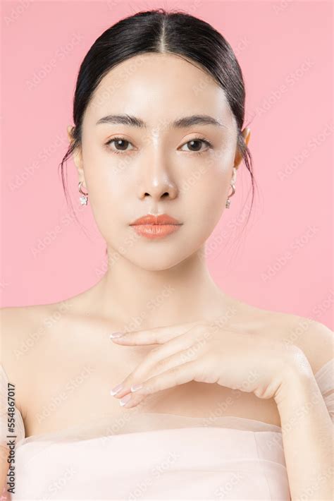Asian woman with a beautiful face and Perfect clean fresh skin. Cute ...