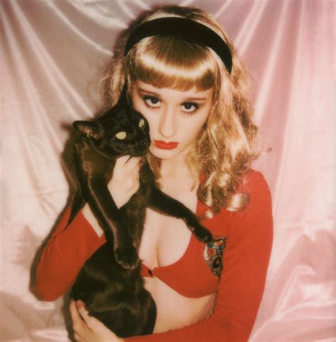 Scarlett Poppy - Instant Photographers