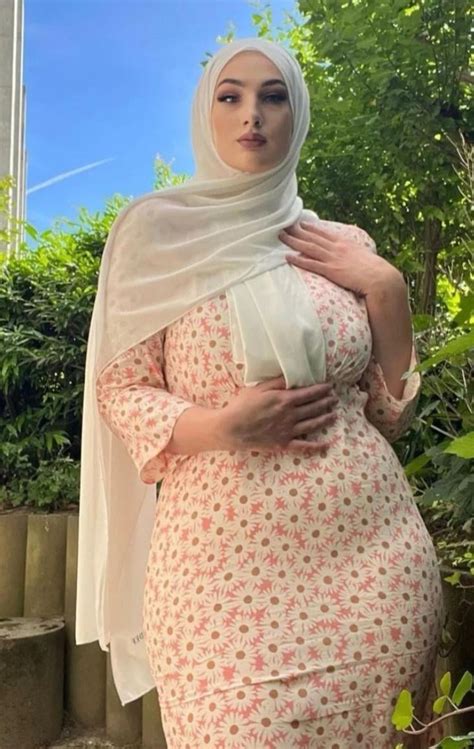 Who is she?? : r/HijabiXXX