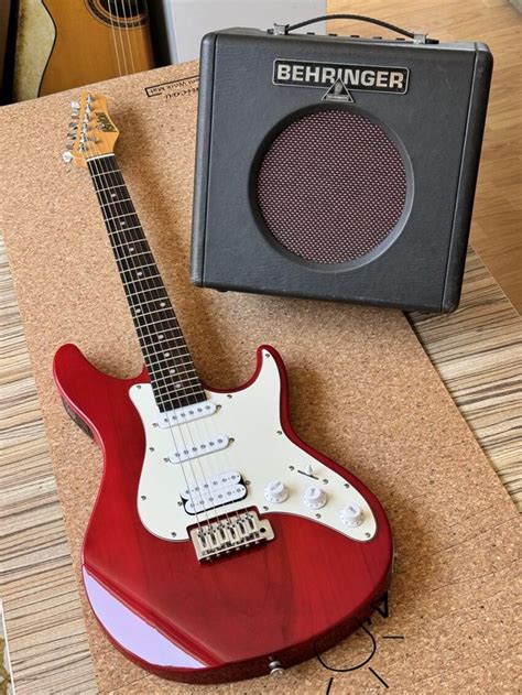 Ashton AG232 Strat TRD Red Elektro Gitar BEHRINGER GX-108 20 Watt Amfi ...