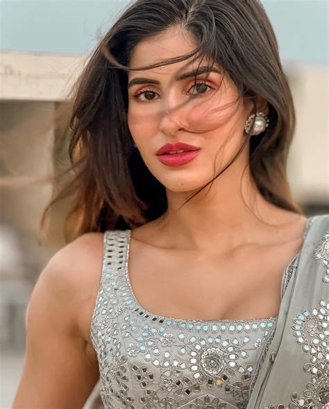 Sakshi Malik Sleeveless Hot Saree Armpit Cleavage midriff : r/indianactressss