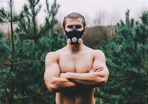 Тренировочная маска — что это? Плюсы, польза и принцип работы