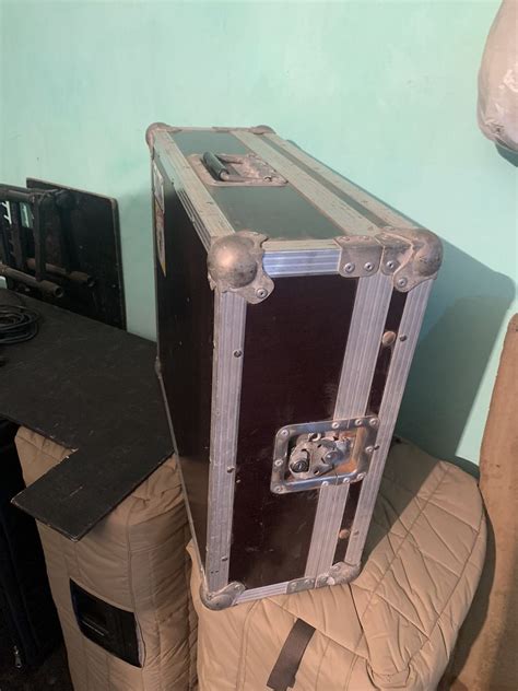 Продам активный микшер Peavey XR800F+