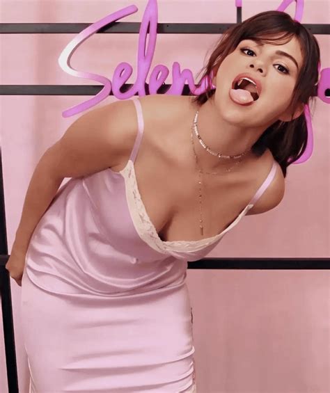 nice fitness Selena Gomez HOT body : r/SelenaGomezHot