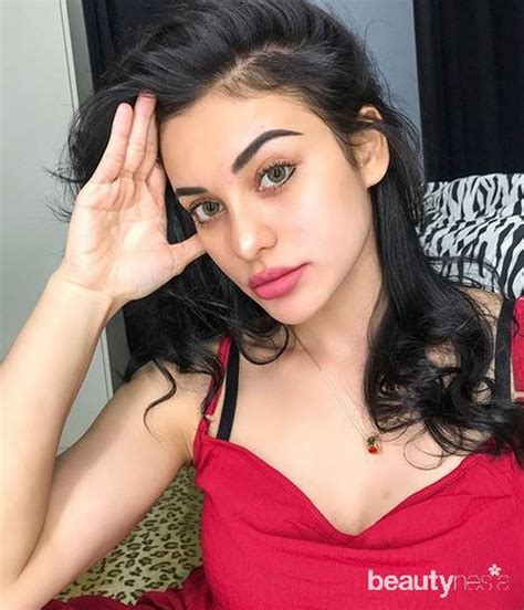 8 Pesona Nora Alexandra Istri Jerinx SID