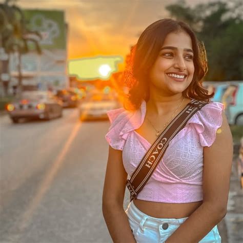 @r.rishika_ • Threads, Say more