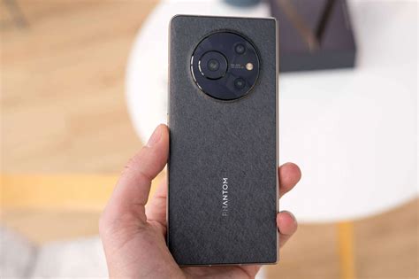 Tecno представила свій перший складаний смартфон - Phantom V Fold ...