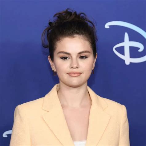 50 Selena Gomez Sexy and Hot Bikini Pictures - Woophy