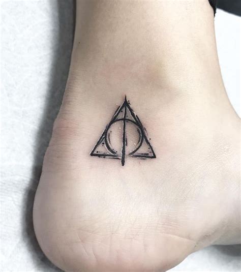Tattoo • Подборка тату на тему: символ Дары смерти (79 фото)