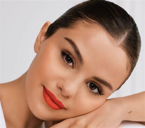 7 Gaya Rambut Selena Gomez yang Sukses Tuai Pujian
