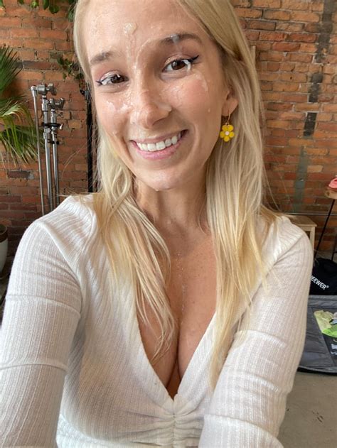 I can’t stop smiling when I have cum on my face :) : r/CumshotSelfies
