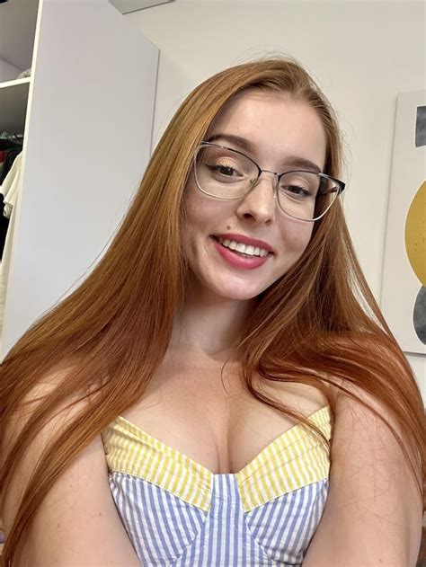 Would you date a pale redhead? : r/palebeauties