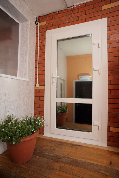 Пластиковые балконные двери - купить двери ПВХ на балкон в Новосибирске ...