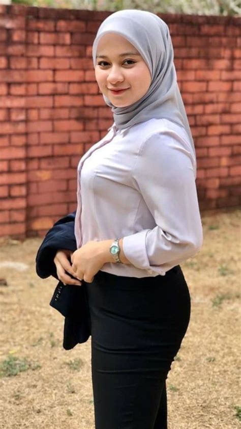 Pin oleh Bakh Malak di Women's fashion | Wanita, Mode, Hijab chic