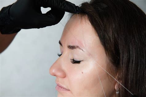Eyebrow Threading vs. Waxing: Which is Right for You? - Hollywood Eyebrow Salon