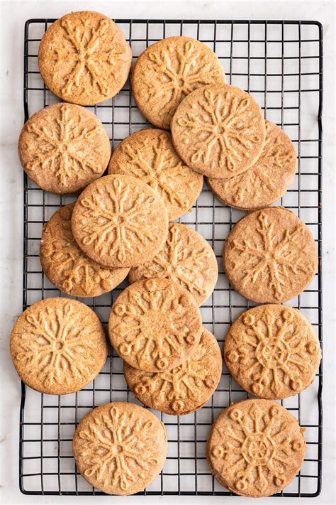 Dutch windmill cookies (speculaas) - With Spice