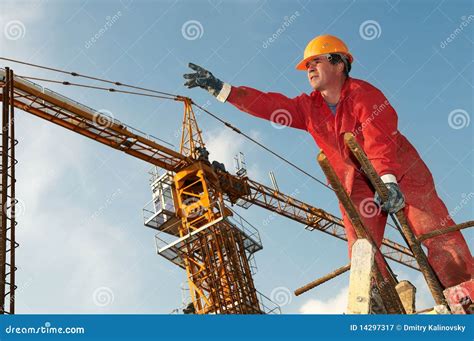 Arbeitskrafterbauer an Der Baustelle Stockbild - Bild von arbeiter ...