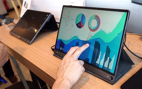 Asus ROG Strix XG17 - первый в мире портативный монитор с частотой ...