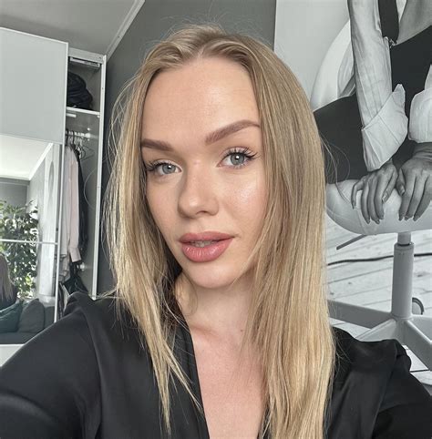 Just a quick selfie before work : r/SelfieOver25