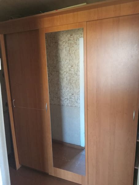 Продам шкаф купе размер длина 2 м.высота 2.2 м.,три секции.Стенку 4 ...